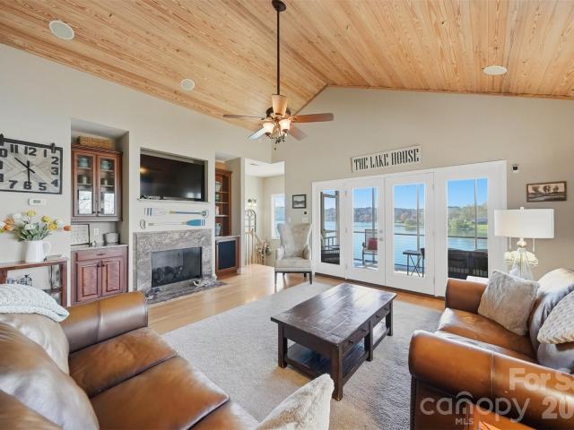 152 Bridge Pointe Ln, Hickory, NC 28601 | MLS #4361