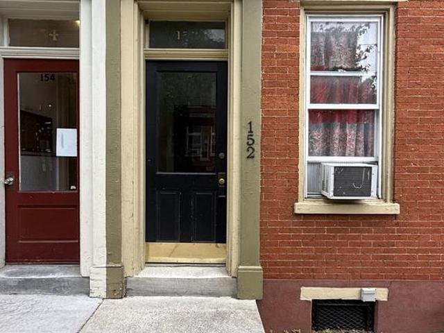 152 E Walnut Street