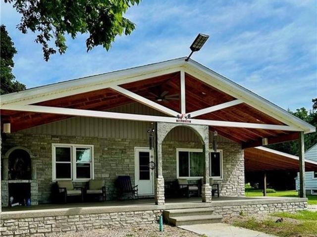 152 E Broadway St, Argenta, IL 62501