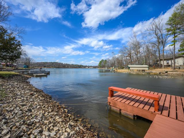 152 E Lakeshore Drive