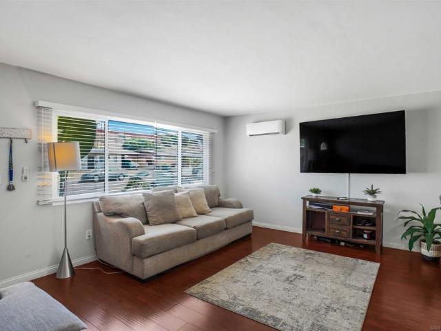 152 E Oxford Street