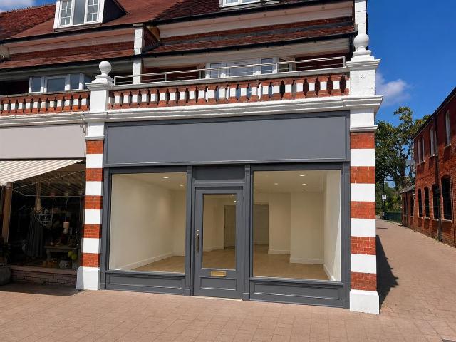 152 Fleet Road, Fleet GU51, 1 bed flat to rent, £1,200 pcm | PrimeLocation