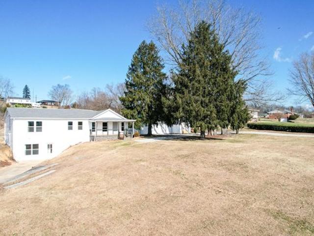 152 Hemlock St, Mount Carmel, TN 37645