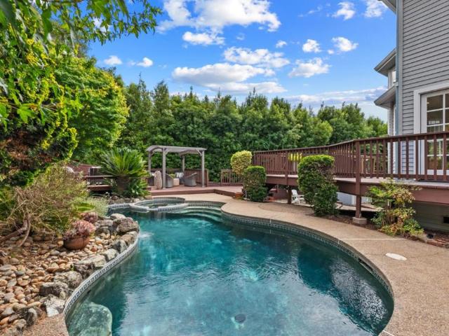 152 Oak Creek Boulevard