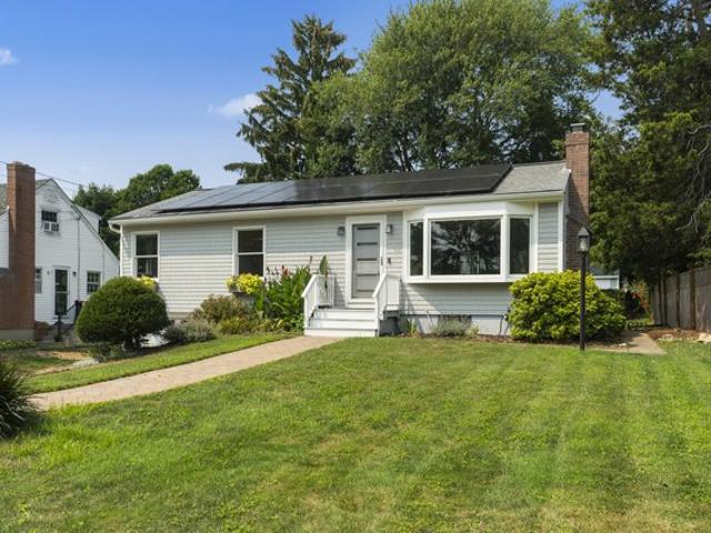 152 Old Evarts Ln, Groton, CT 06355