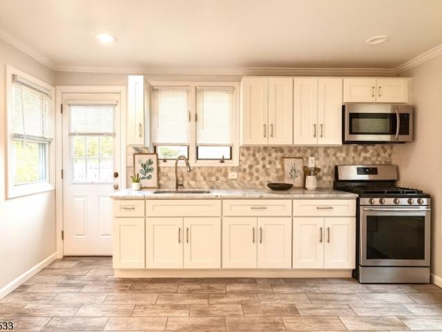 152 Maple Ave # 2