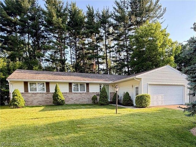 152 Meadow Dr, Elyria, OH 44035