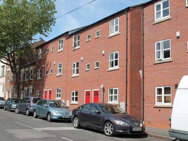 152 North Sherwood Street. 4 bed townhouse to rent £2,496 pcm £576 pw