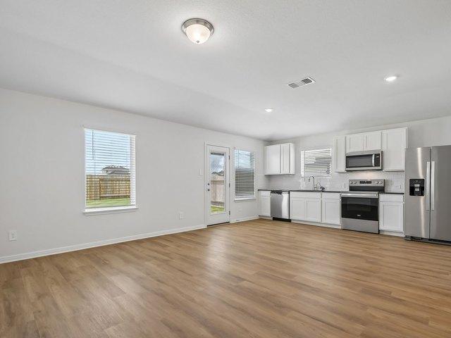 152 Sleep Holw, Jarrell, TX 76537