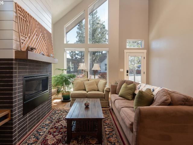 152 W Clearpine DR