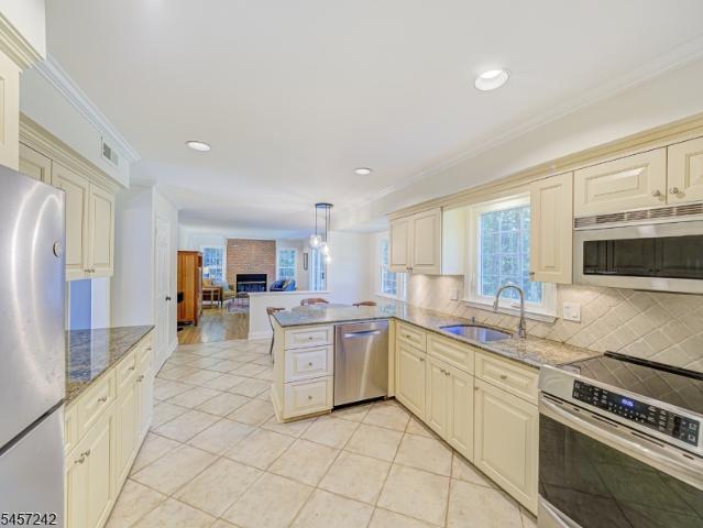 152 Woolf Rd