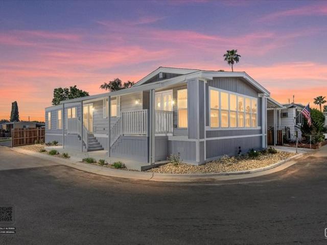 152 Torrey Pine Ln, Bakersfield, CA 93308