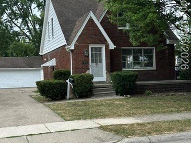 15346 Camden Ave, Eastpointe, MI 48021