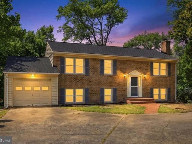 1534 Malvern Hill Pl, Herndon, VA 20170