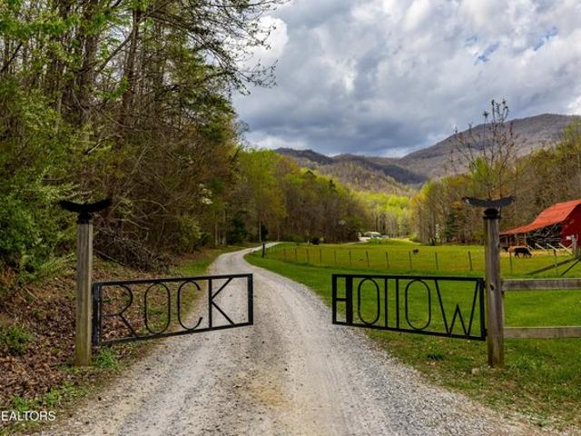 1534 Cove Ln, Oliver Springs, TN 37840
