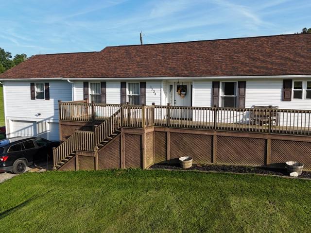 1534 E Bluegrass Tr