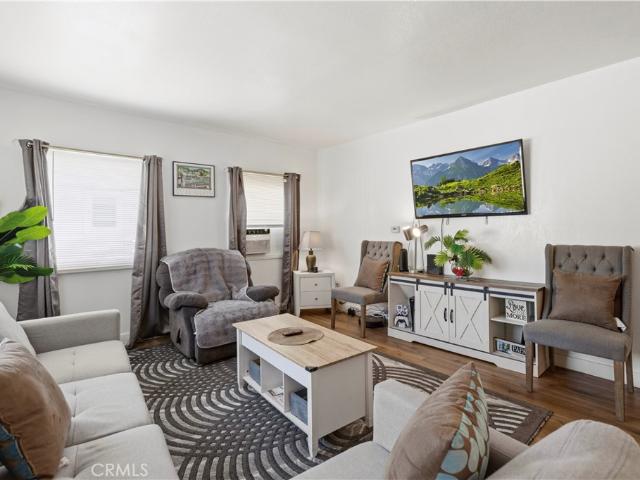 1534 E Broadway
