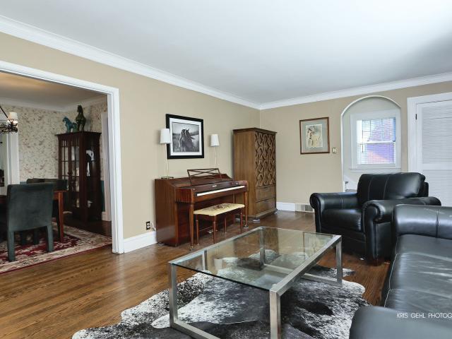 1534 Henry Place