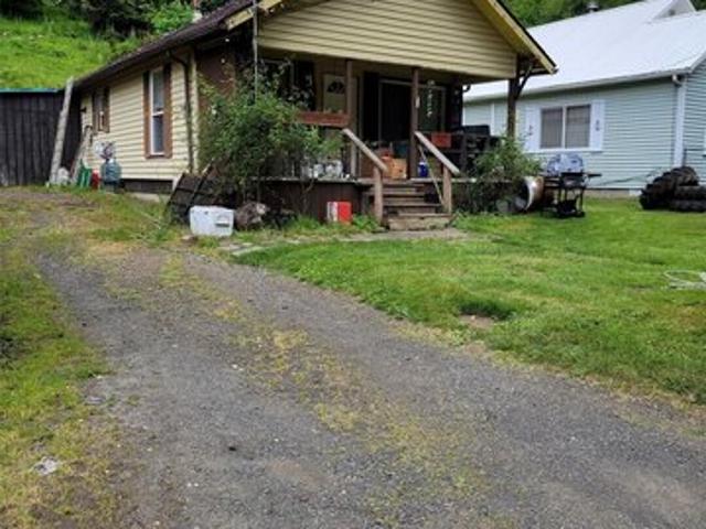 1534 Larch St, Raymond, WA 98577