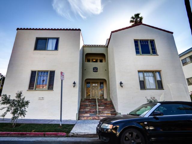 1534 Winona Blvd