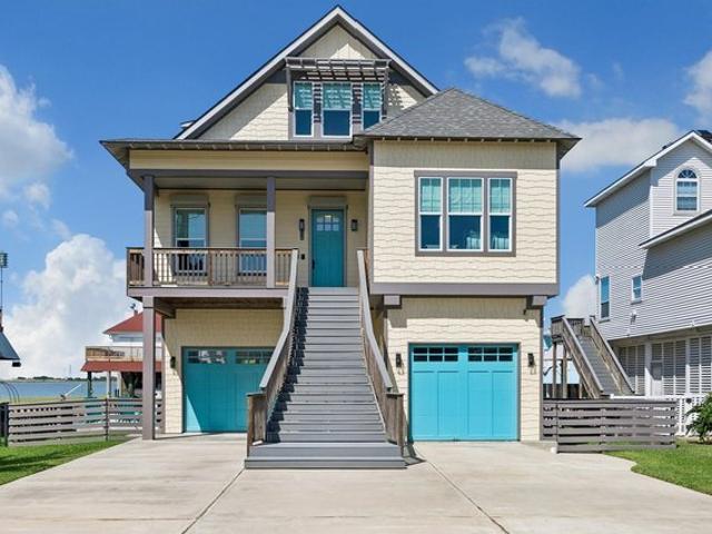 1534 Windsong Way, Tiki Island, TX 77554