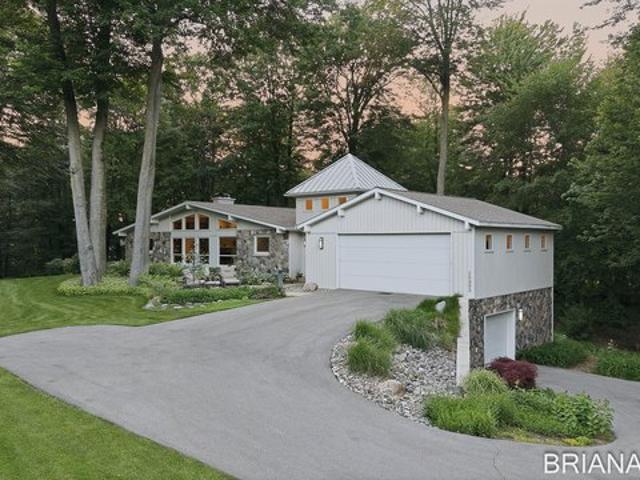 15353 Timber Ridge Ln, Holland, MI 49424