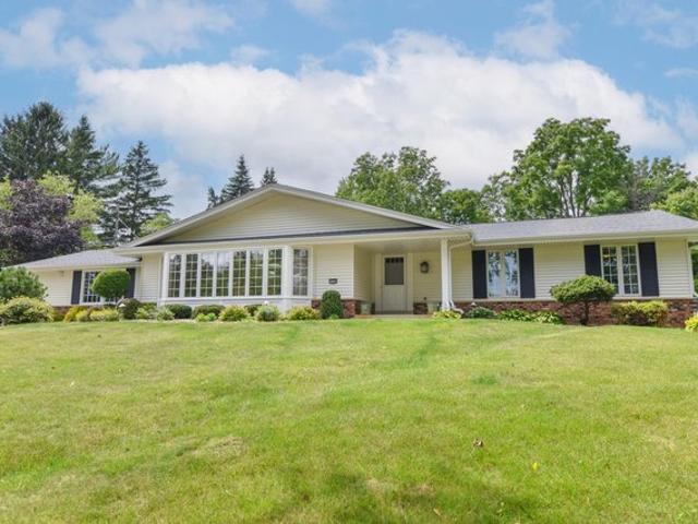 15350 High Knoll Ln, Brookfield, WI 53005