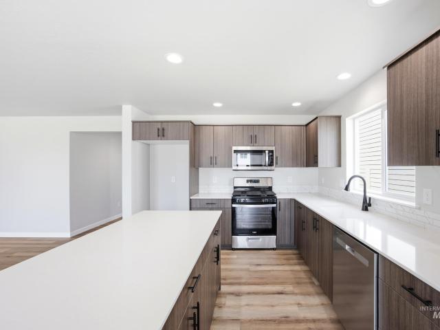 15352 Patriot Ave