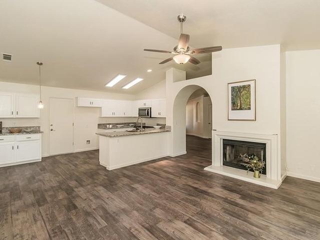 1535 Morgan Dr, Kingsburg, CA 93631