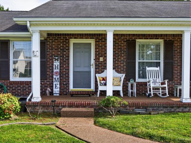 1535 Bennie Dr