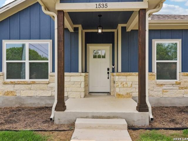 1535 Larkspur