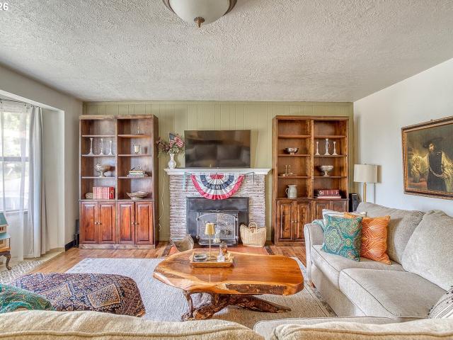 1535 se alder lane dr
