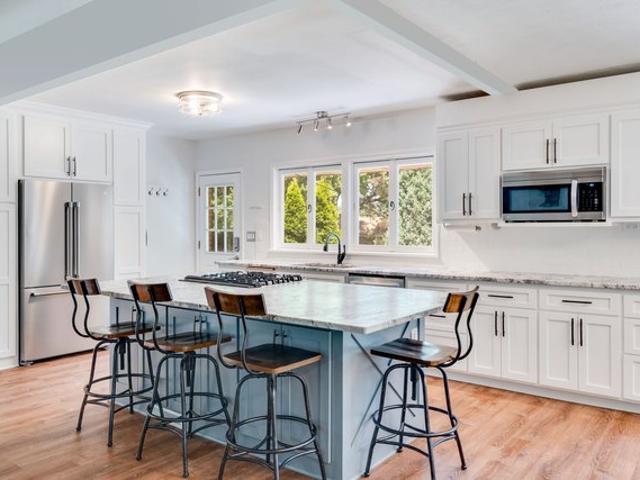1535 Sextant Ave W Unit A, Roseville, MN 55113