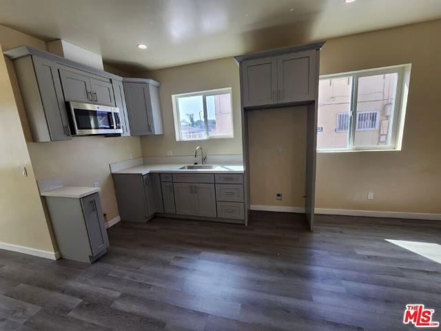 1535 W 80th Street
