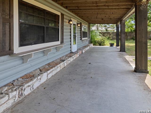 1535 W Houston St