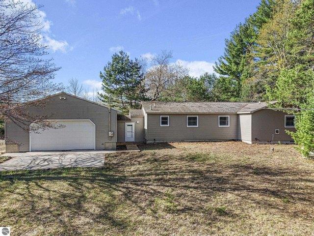 15367 Wallin Rd, Thompsonville, MI 49683