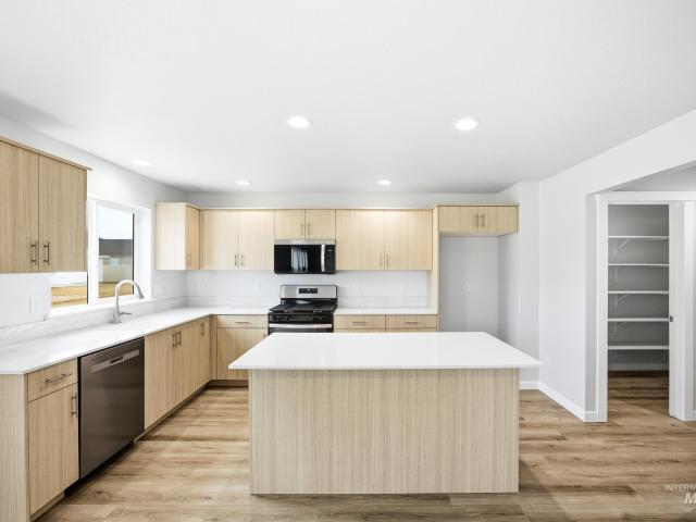 15364 Patriot Ave
