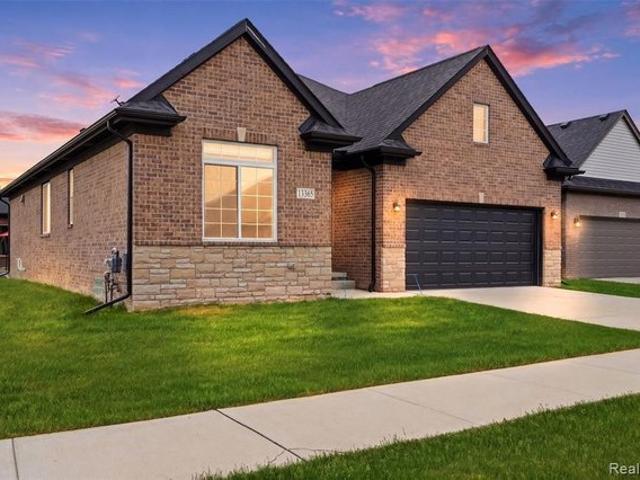 15365 Eton Pointe Dr, Clinton Township, MI 48035
