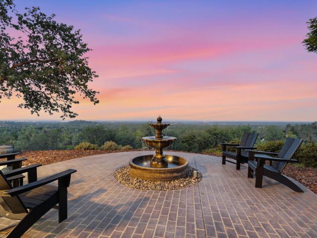 15368 Mountain Shadows Drive