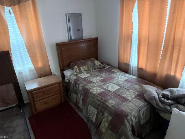 1536 Centre AVE