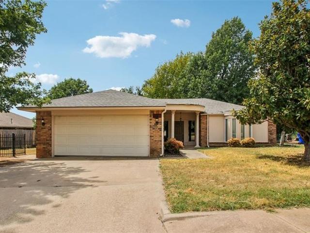 1536 Creekside Dr, Norman, OK 73071