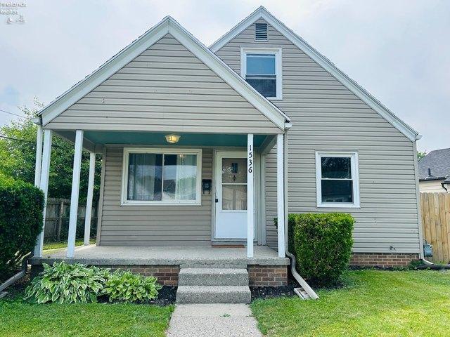 1536 Reswick Dr, Oregon, OH 43616