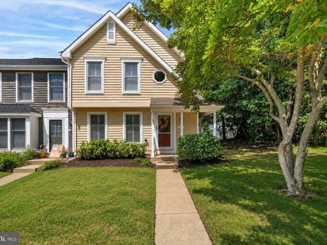 1536 Twisted Oak Dr, Reston, VA 20194