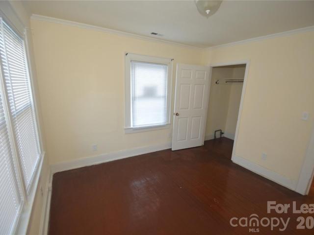 1537 Hawthorne Lane