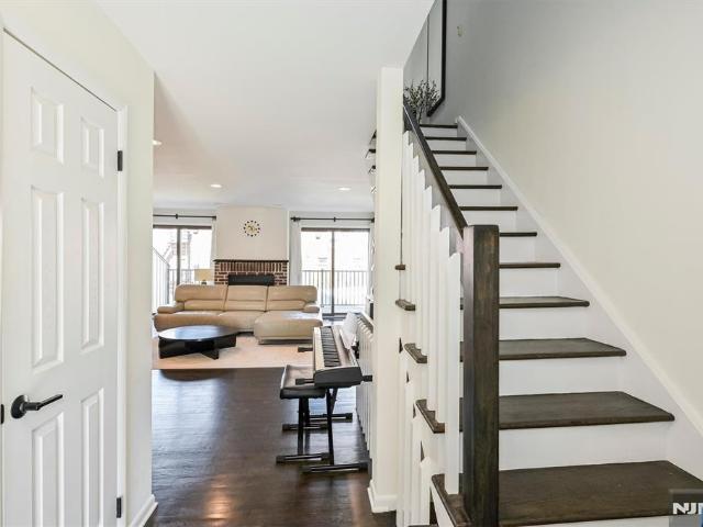 1537 John Street # 7