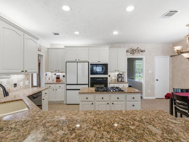 1537 Lakeview Drive