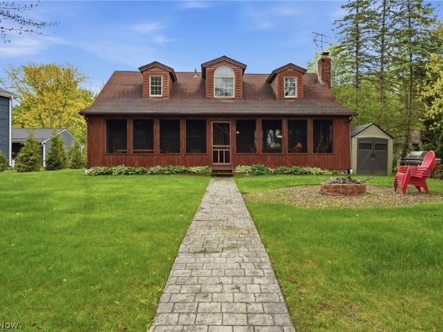 1537 Lake Crest Dr, Roaming Shores, OH 44084
