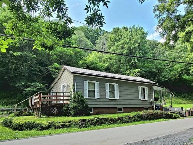 1537 Willowwood Rd, Hinton, WV 25951