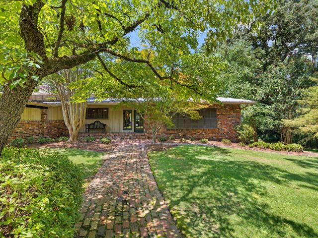 1537 Woodard Dr