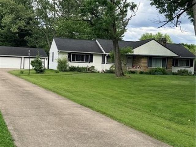 15381 Howe Rd, Strongsville, OH 44136